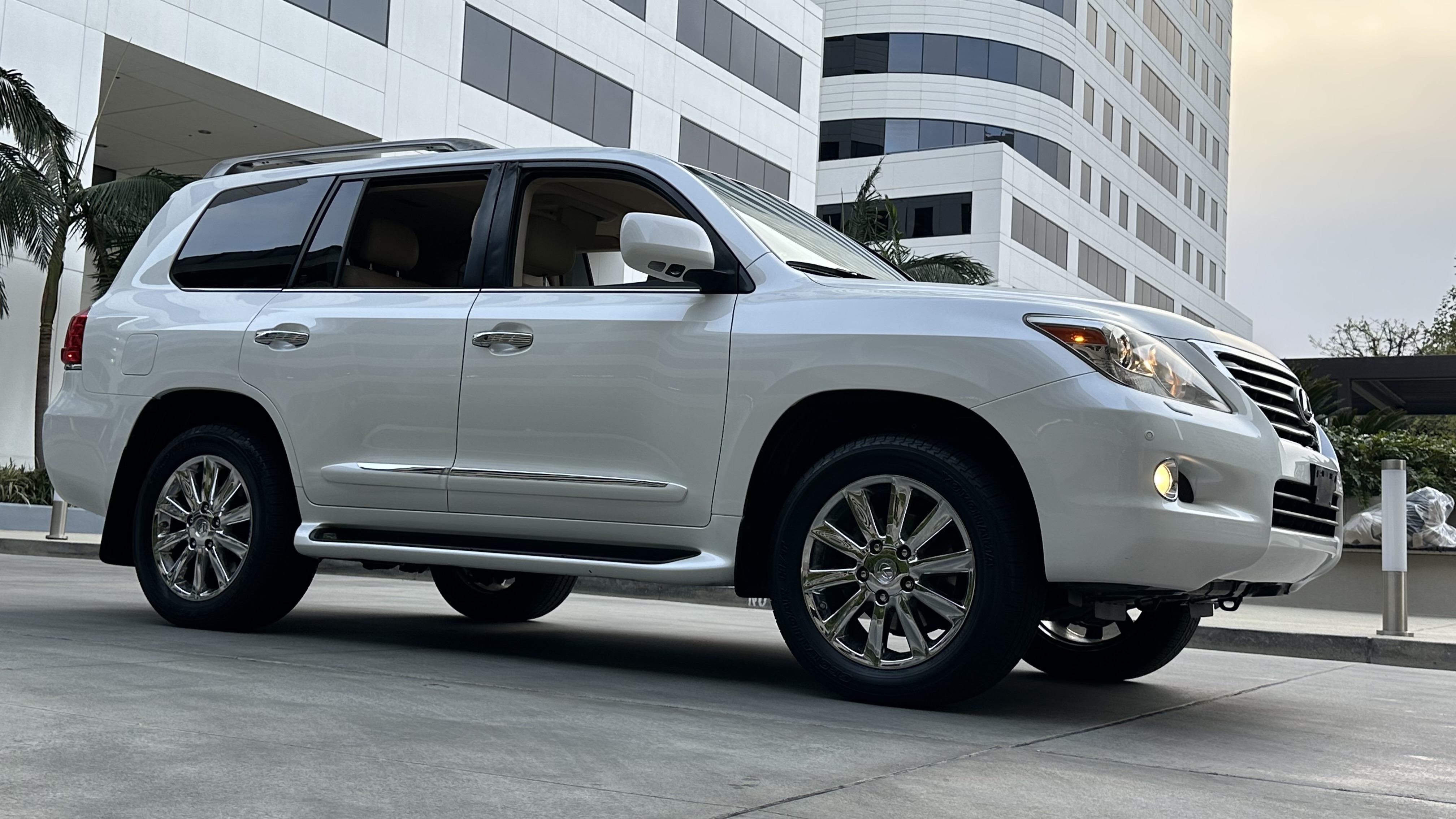 2011 Lexus LX 570 - AutoTempest.com