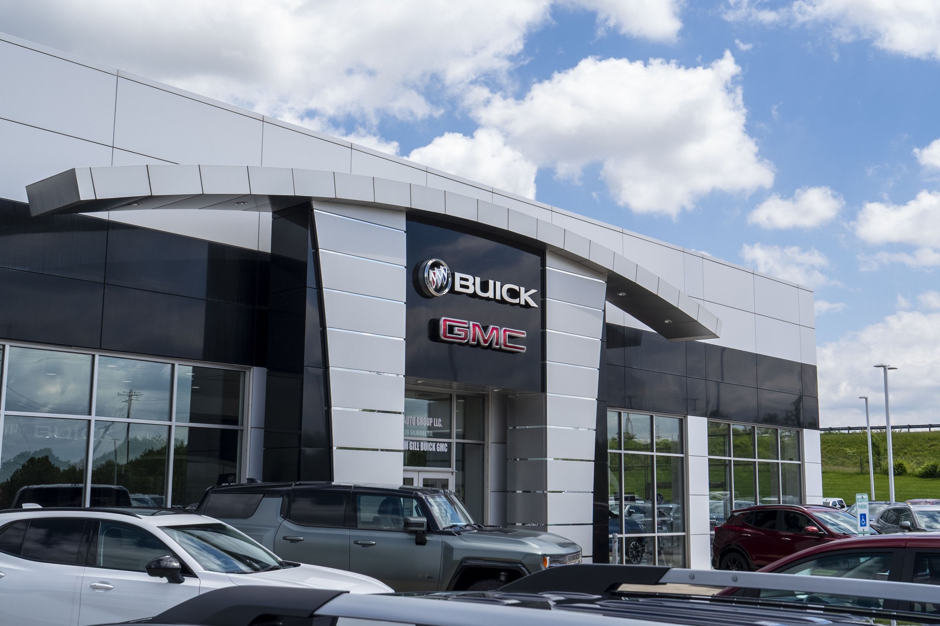 Tom Gill Buick GMC in Hamilton, OH | Rated 5 Stars | Kelley Blue Book