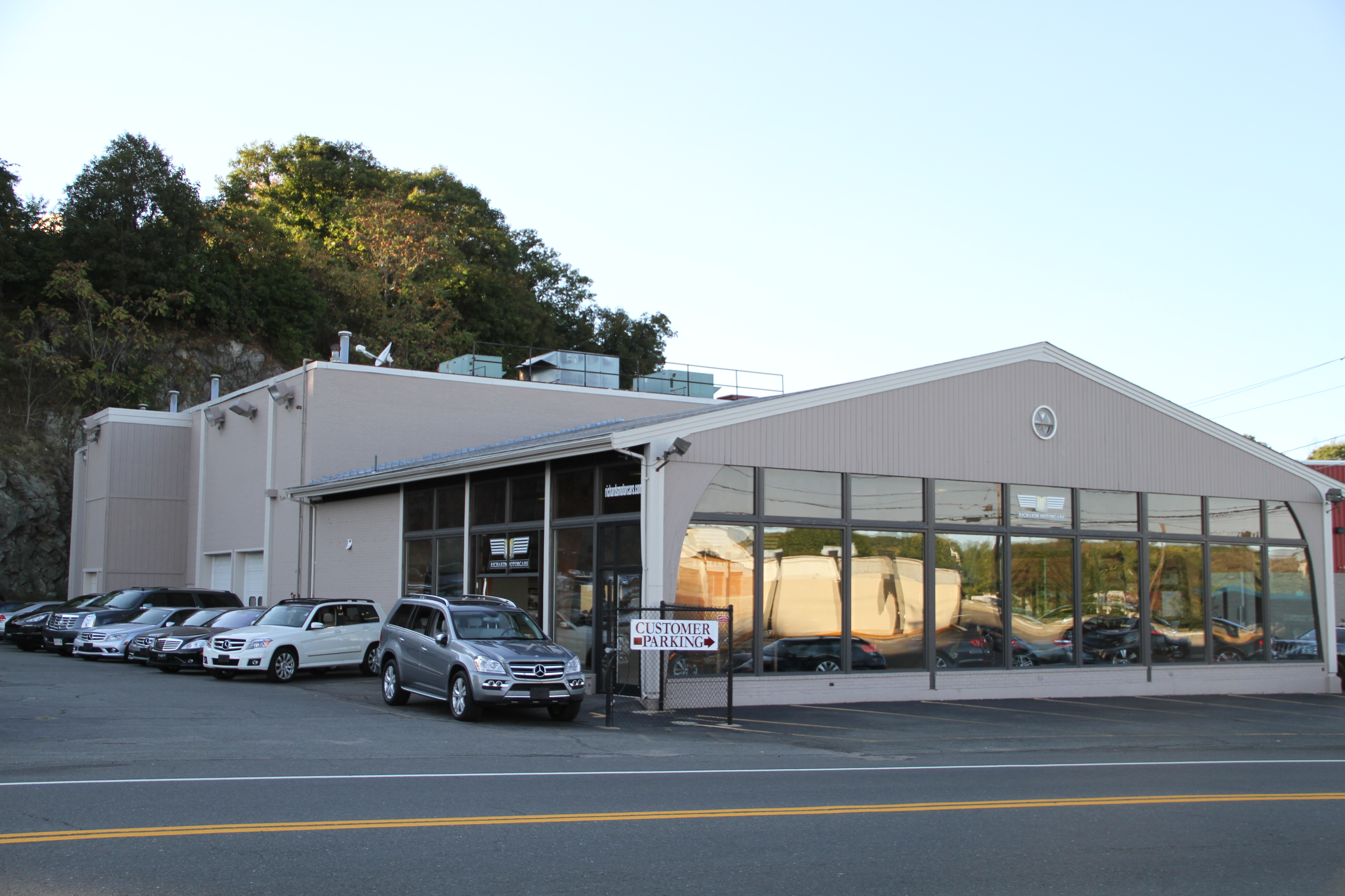 Richards' Motorcars in Malden, MA | Rated 4.7 Stars | Kelley Blue Book