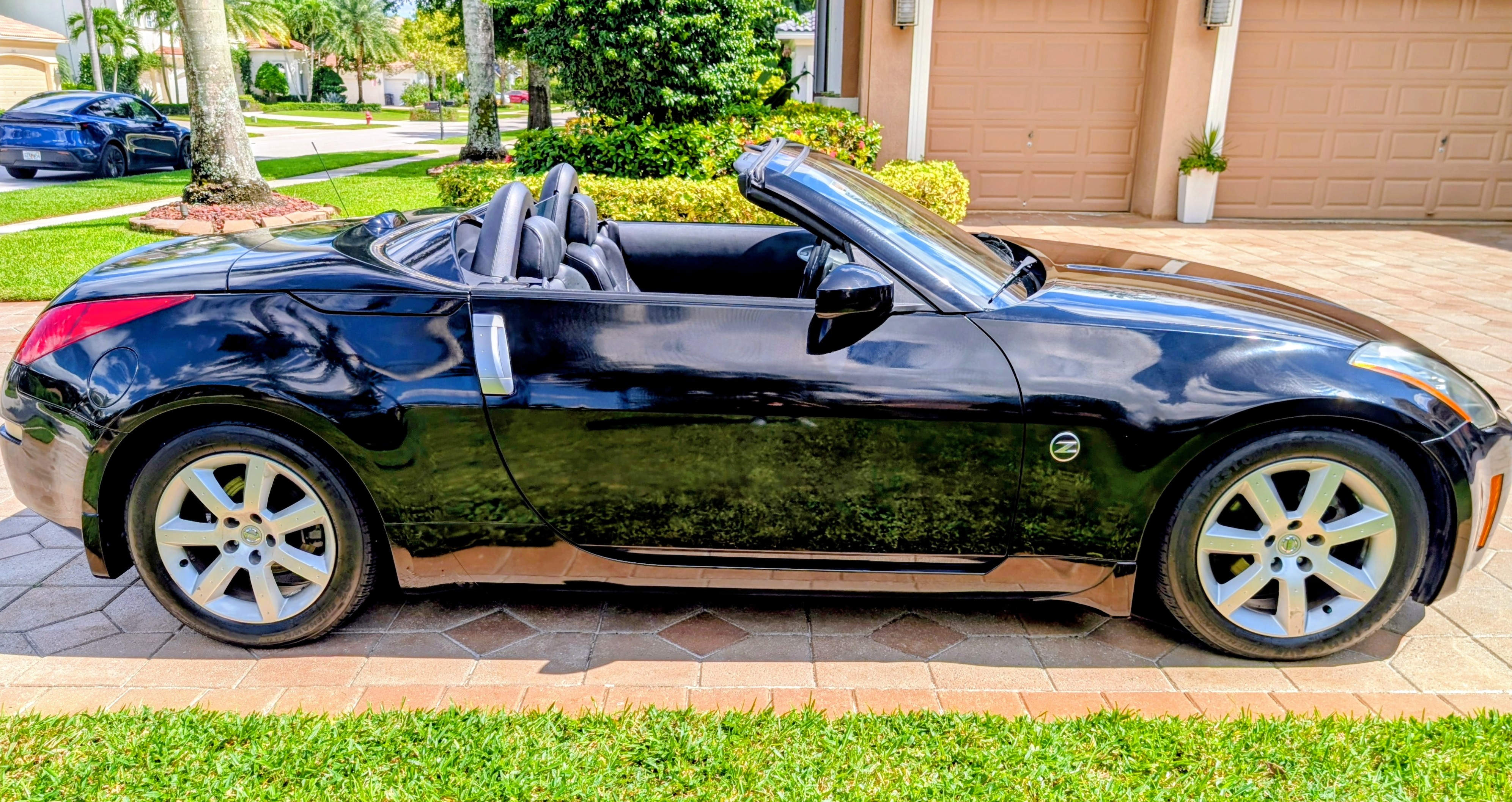 2005 Black 350z Convertible