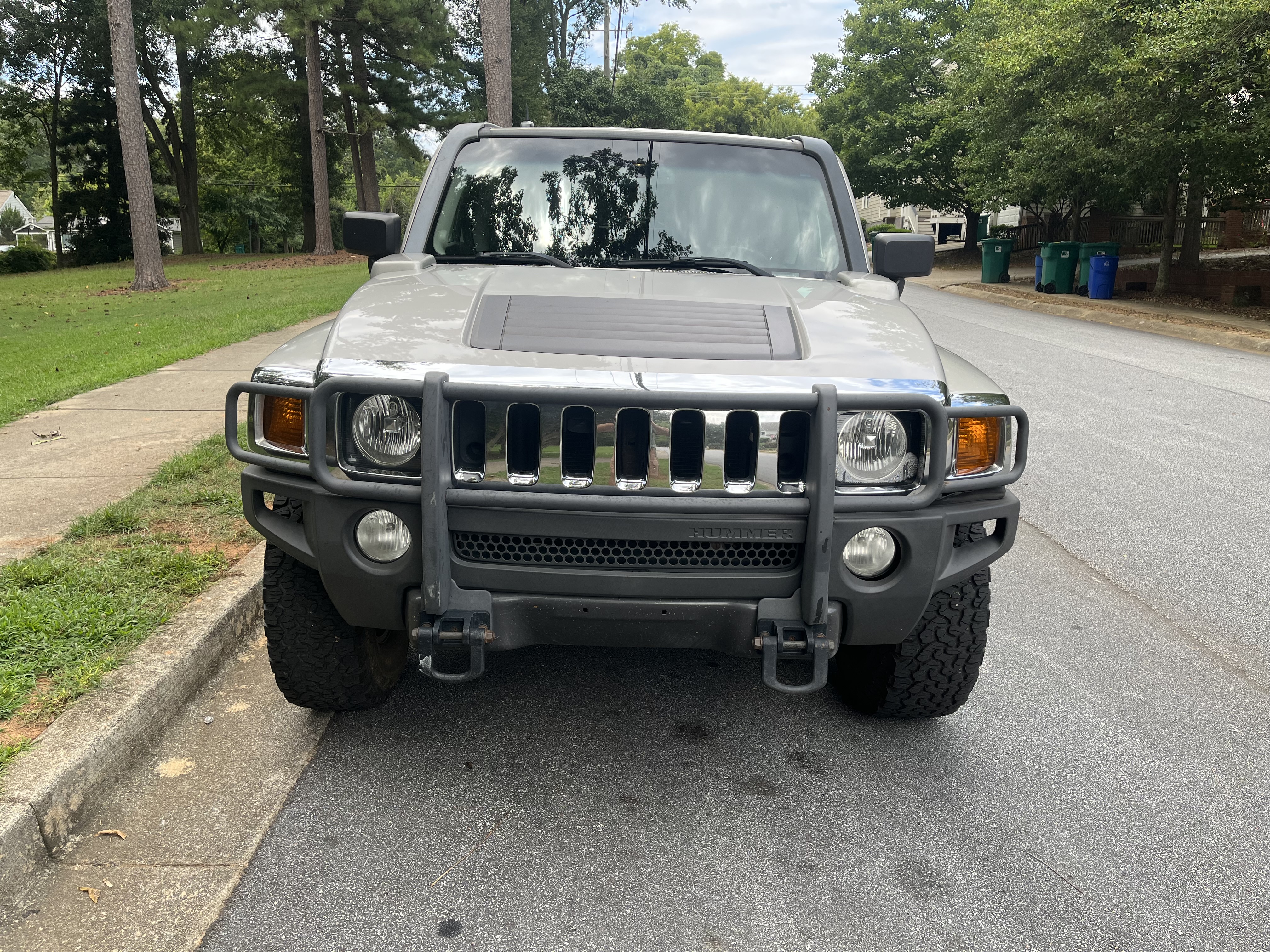 Hummer H3 Front View
