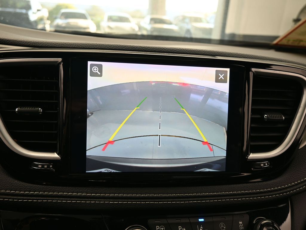 Pre-Owned 2024 Chrysler Pacifica Limited 4D Passenger Van in Miami ...